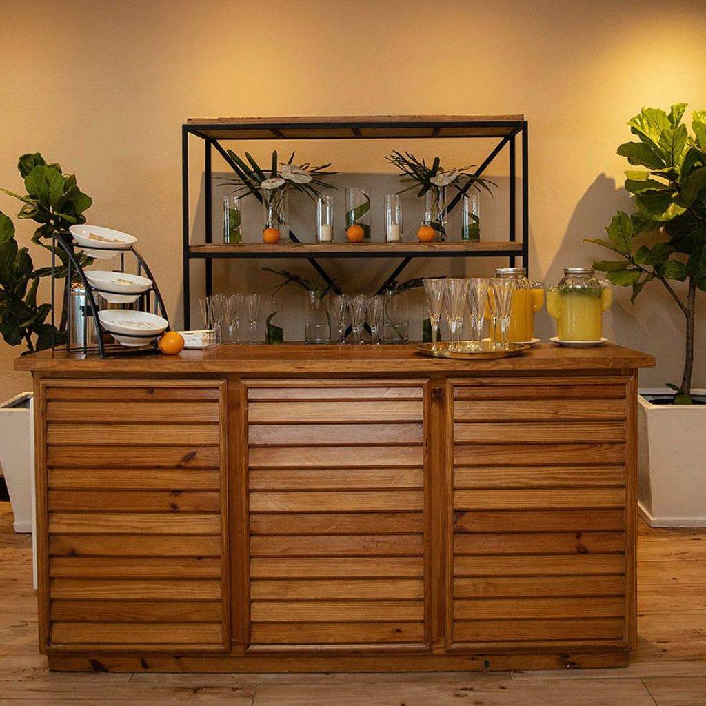 BAR EN MADERA TIPO PERSIANA – Eventos Del Cibao