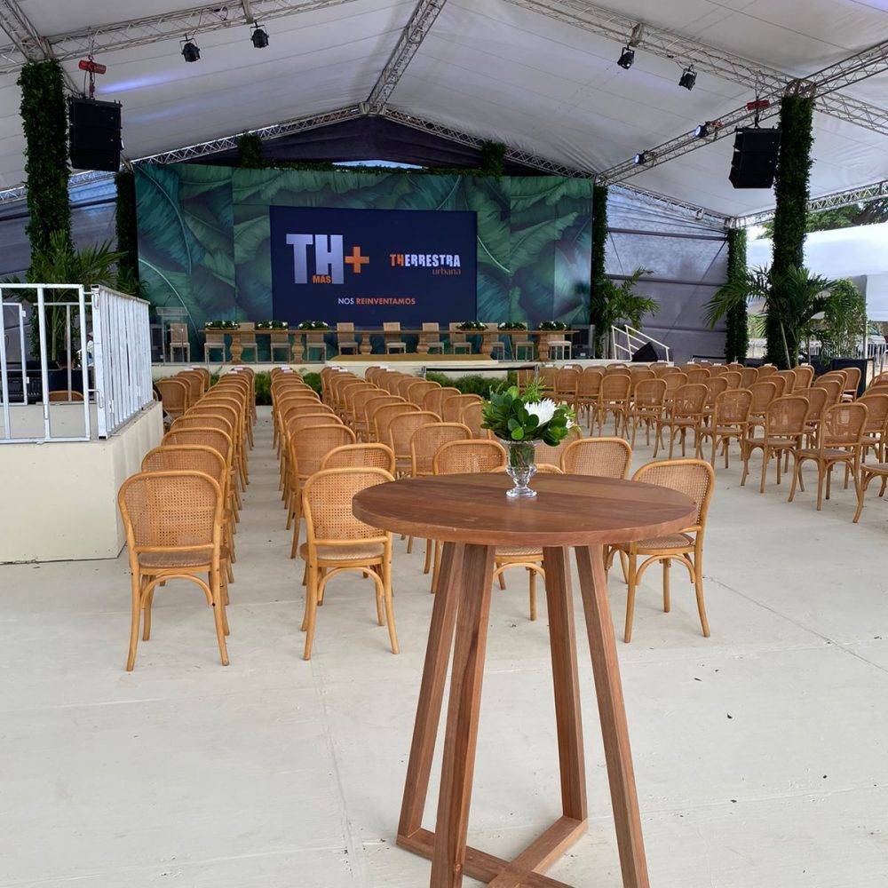 MESA DE BAR EN MADERA NATURAL MARIMAR 34X42″ – Eventos Del Cibao
