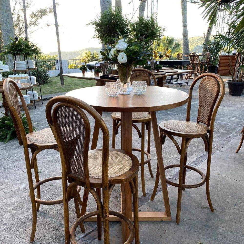 MESA DE BAR EN MADERA NATURAL MARIMAR 34X42″ – Eventos Del Cibao