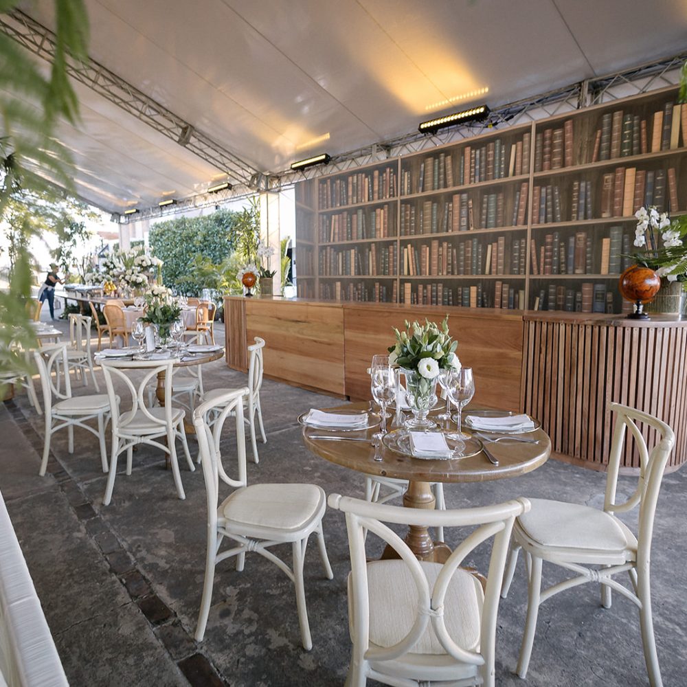 BAR EN MADERA NATURAL VIRGINIA – 2 MTS – Eventos Del Cibao